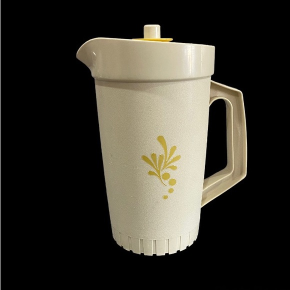 Tupperware | Kitchen | Vintage Tupperware Pitcher Almond Harvest Quart ...